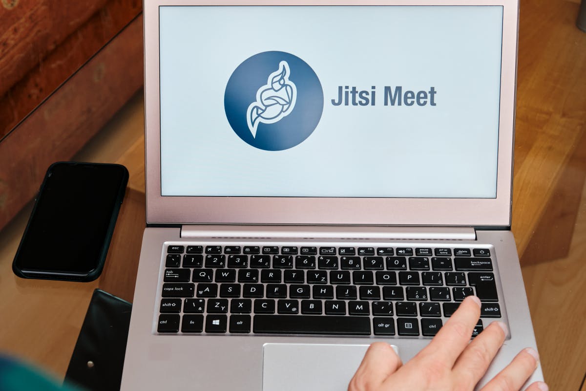 Videokonferenzen mit Jitsi Meet erklärt: Einfach, kostenlos und Open-Source